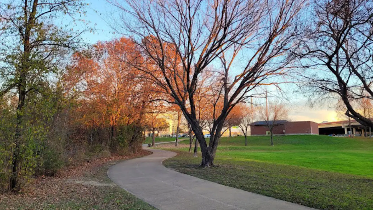 Top 10 Best Hiking Trails In Dallas TX - Incredible Texas